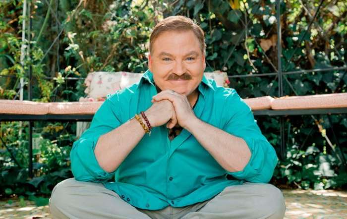 11 Most Famous Mediums: Psychics that Are World Famous and Well Known ...